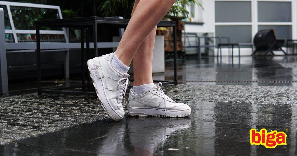 Sneakersy - jak sportowy styl zdominował rynek obuwniczy?