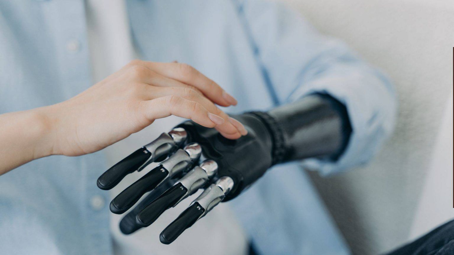 Jak działają protezy bioniczne? - mechanizm działania - Together Magazyn